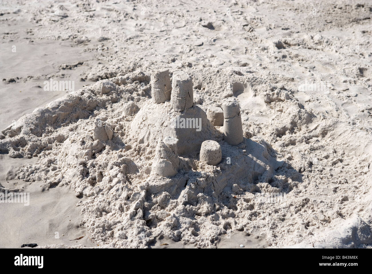 Sandburgen bauen -Fotos und -Bildmaterial in hoher Auflösung – Alamy