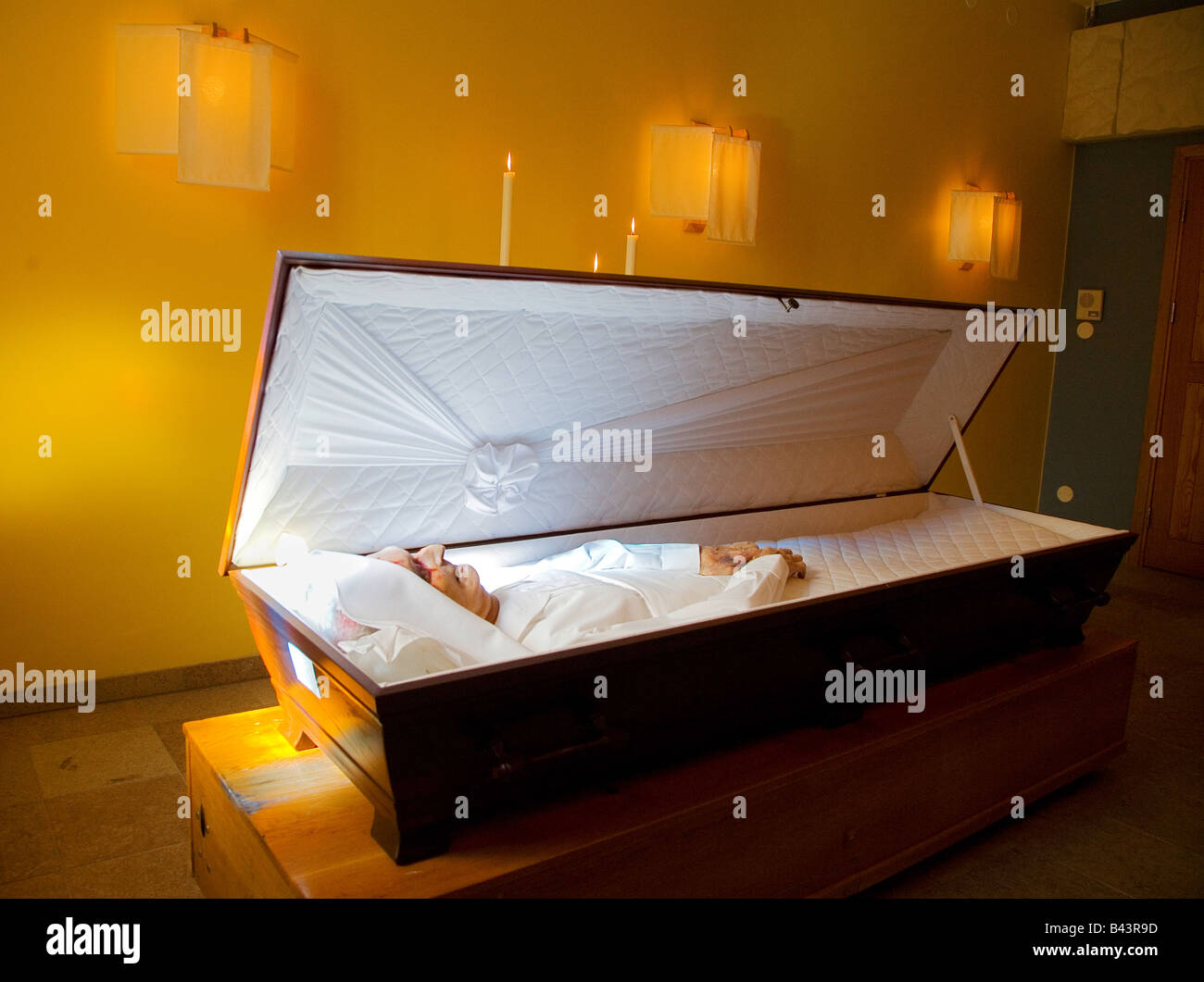 Sarg von -Fotos und -Bildmaterial in hoher Auflösung – Alamy