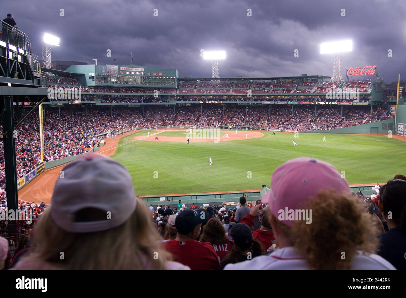 Rotes sox fanzeichen -Fotos und -Bildmaterial in hoher Auflösung – Alamy