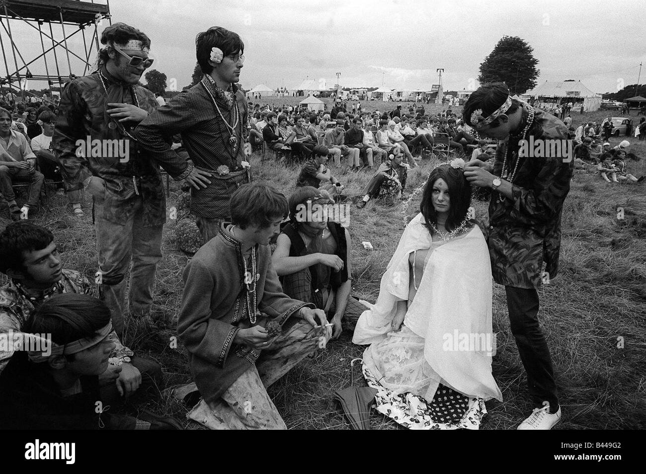 Liebe in einem Woburn Abbey August 1967 Hippies schmücken sich mit ...