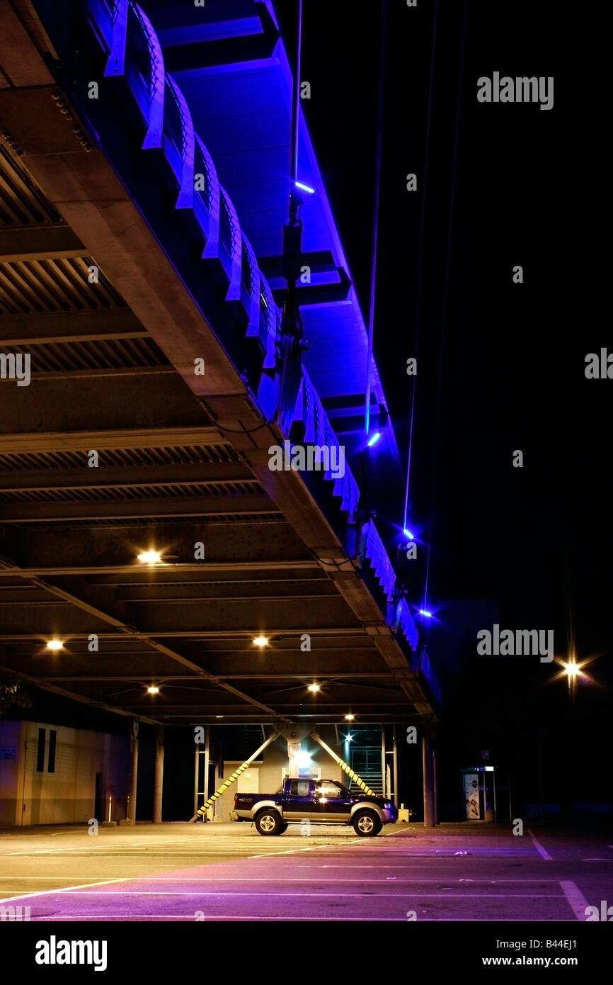 Verwunderlich Parkplatz Unter Der Brcke Fotos