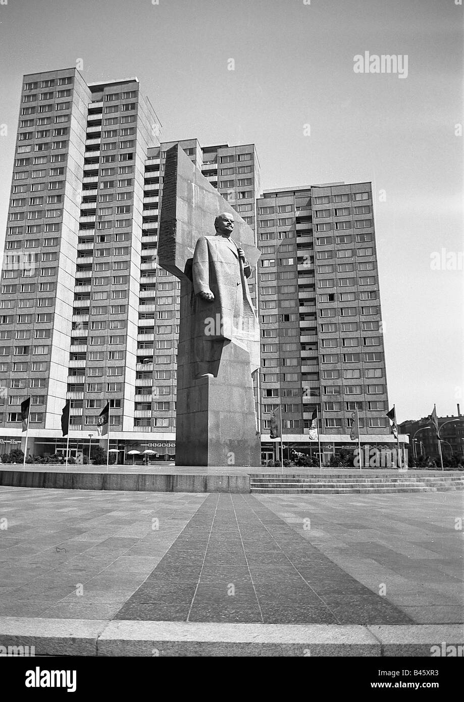 Lenin denkmal berlin -Fotos und -Bildmaterial in hoher Auflösung – Alamy