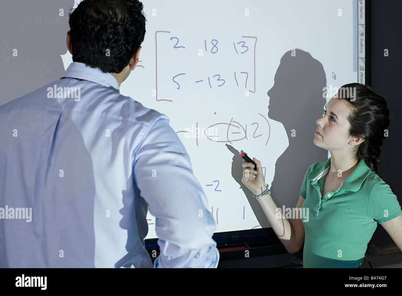 Student, der hinten schaut -Fotos und -Bildmaterial in hoher Auflösung ...