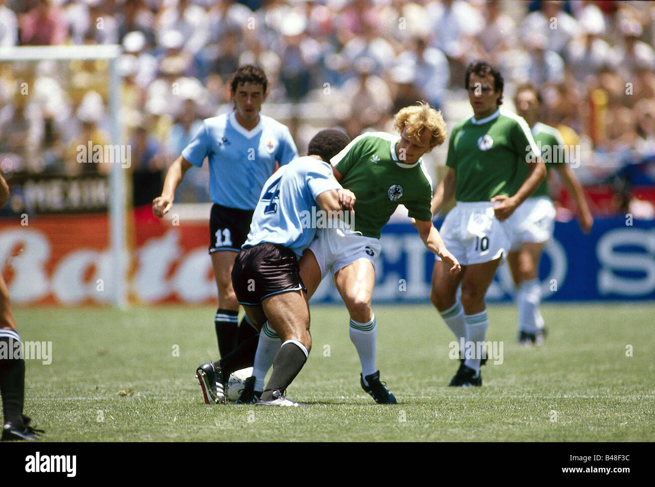 Deutschland gegen uruguay -Fotos und -Bildmaterial in hoher Auflösung ...