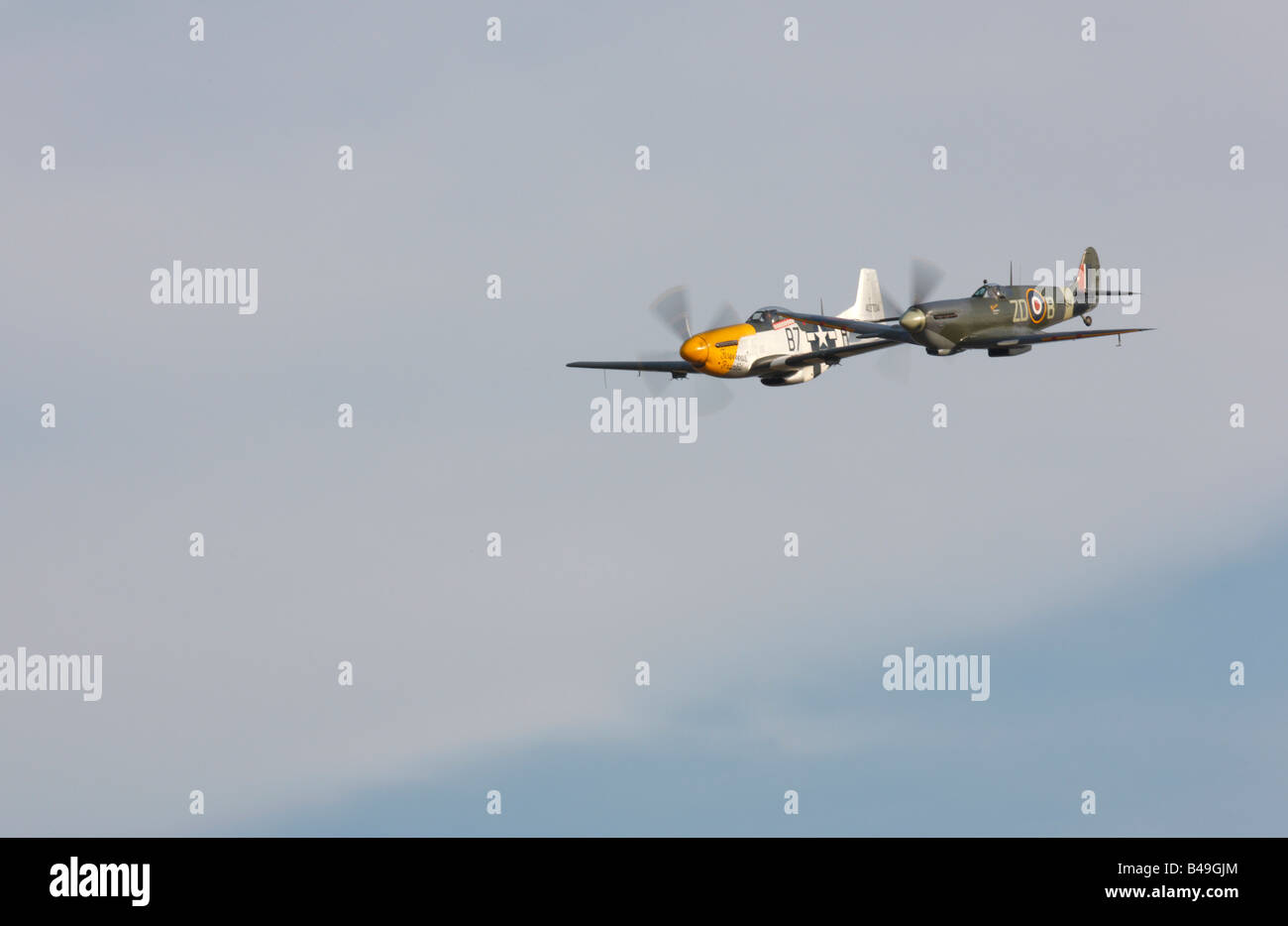 Spitfire and mustang -Fotos und -Bildmaterial in hoher Auflösung – Alamy