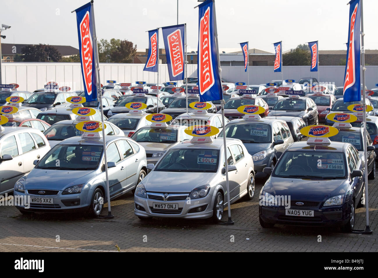 Gebrauchte autos zum verkauf -Fotos und -Bildmaterial in hoher ...