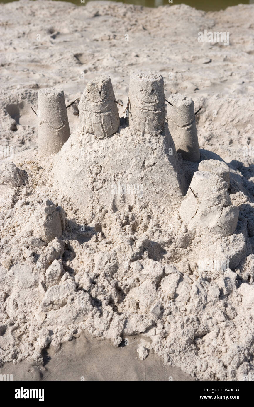 Sandburgen bauen -Fotos und -Bildmaterial in hoher Auflösung – Alamy