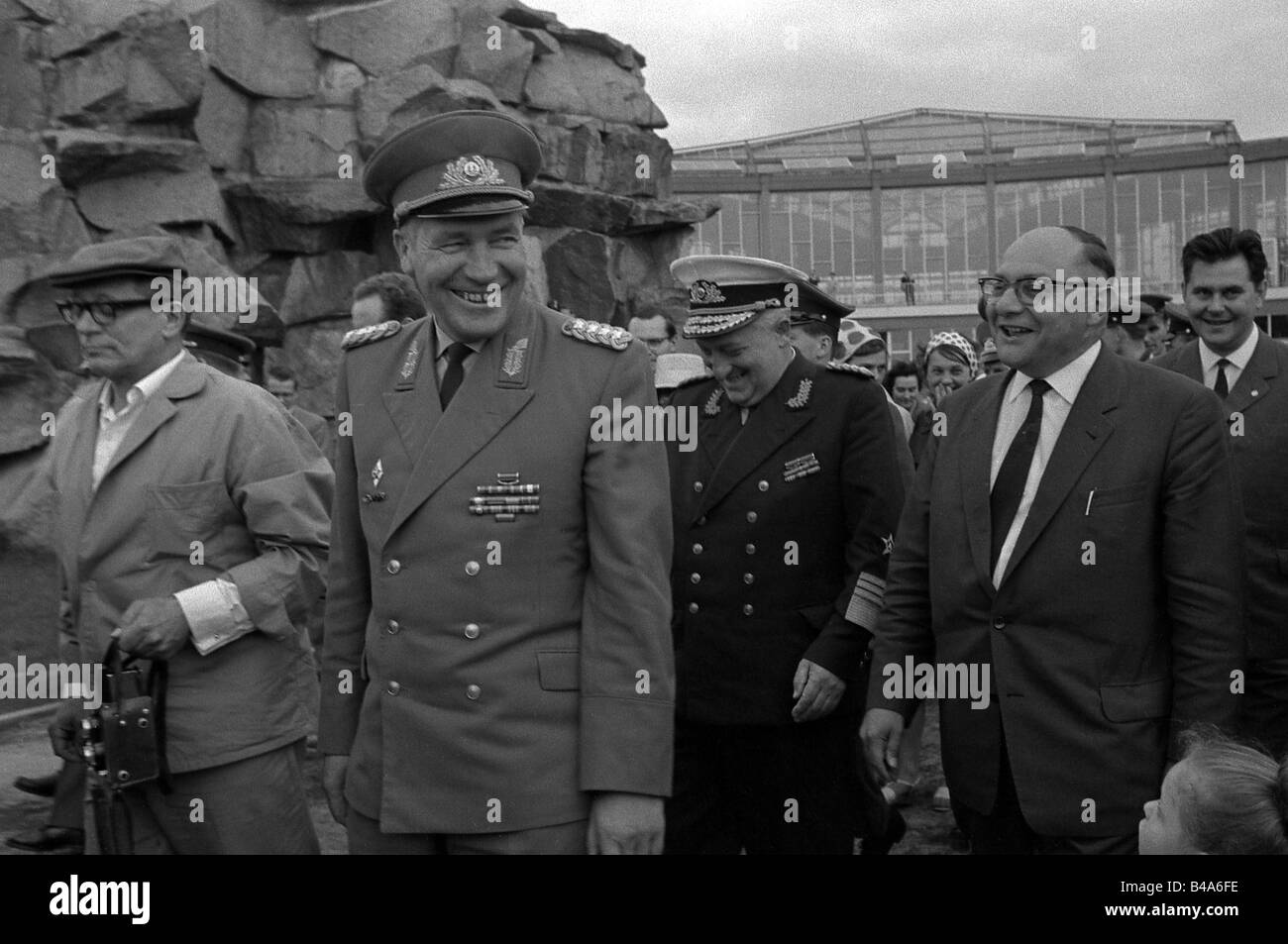 General heinz hoffmann -Fotos und -Bildmaterial in hoher Auflösung – Alamy