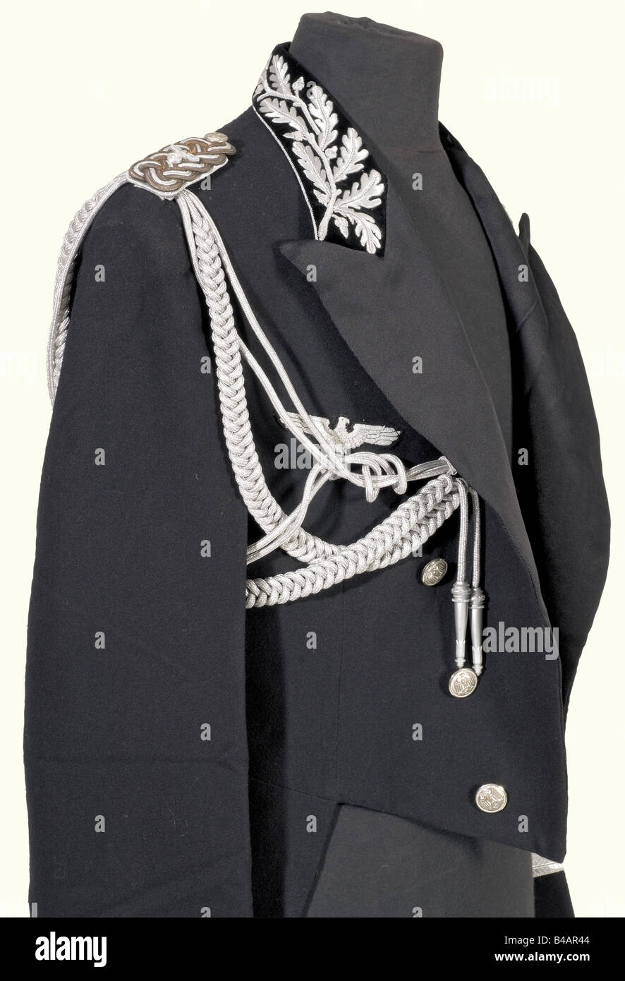 Dr. Fritz Menshausen, eine große Uniformgruppe für einen Diplomatenrat ...