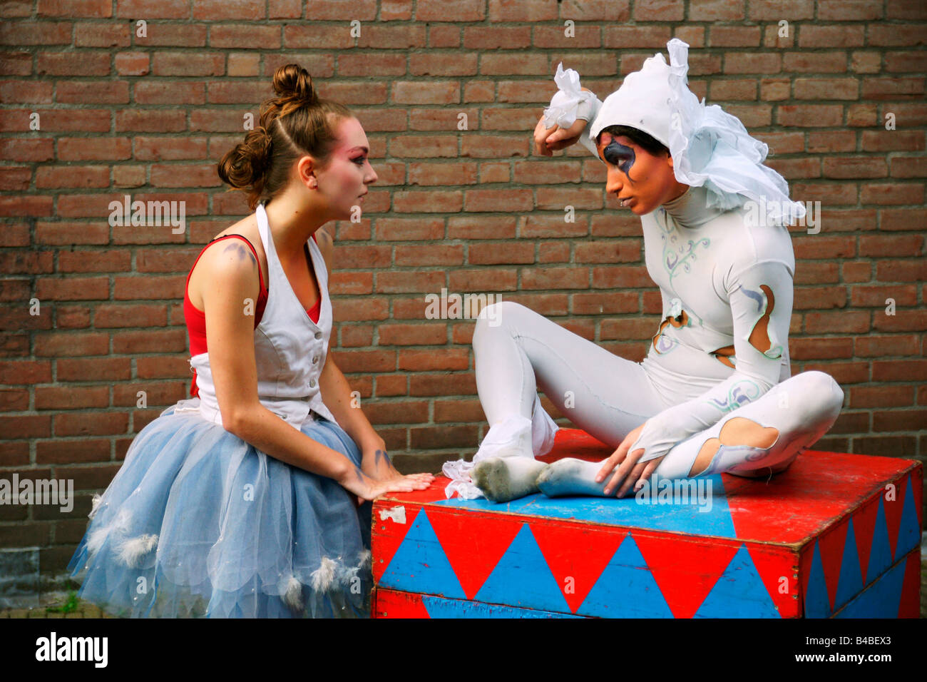 Circus contortionist -Fotos und -Bildmaterial in hoher Auflösung – Alamy