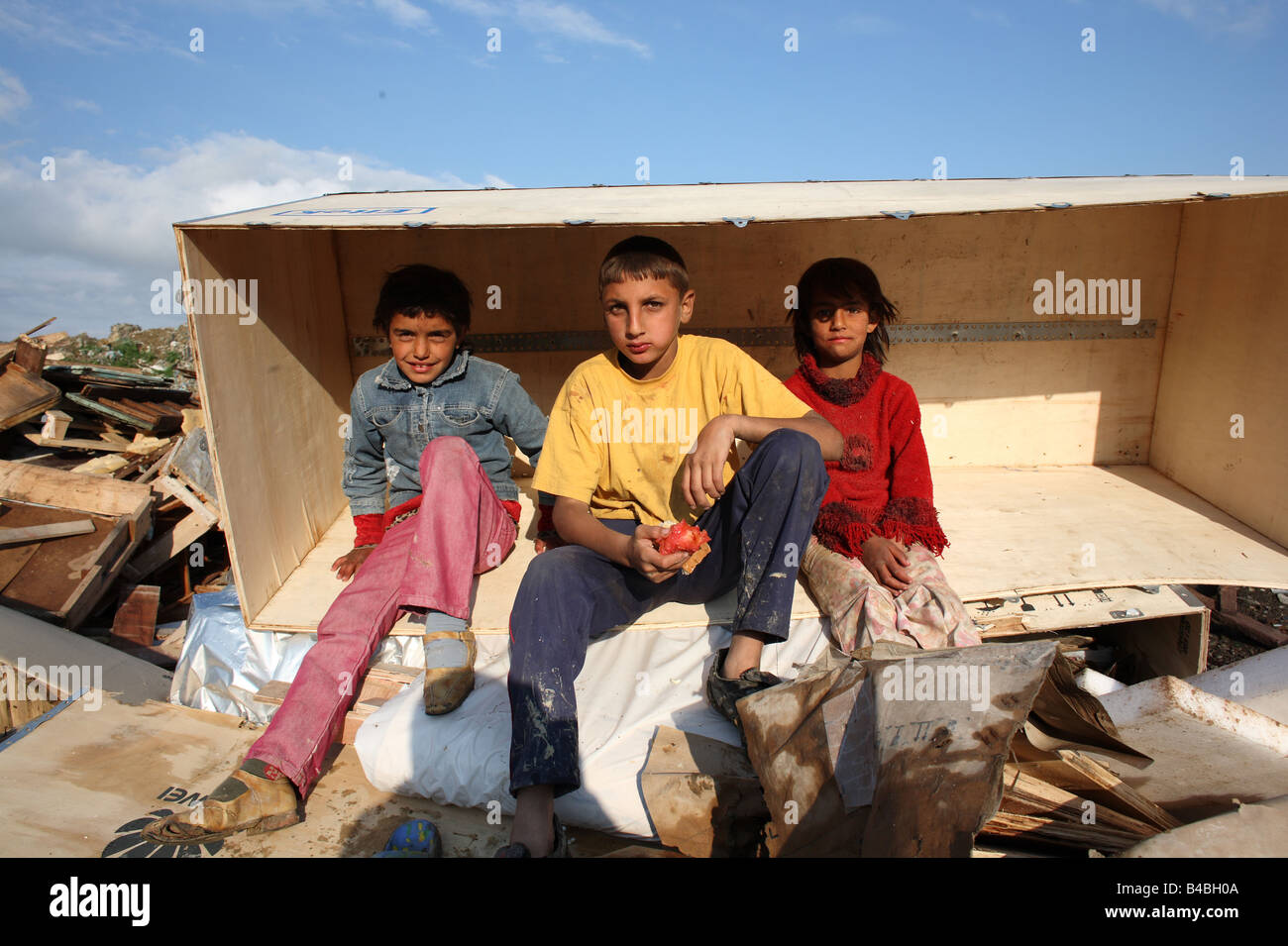 Roma zigeuner kinder -Fotos und -Bildmaterial in hoher Auflösung – Alamy