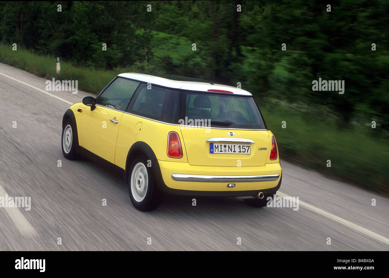 Mini cooper auto von der rückseite -Fotos und -Bildmaterial in hoher ...