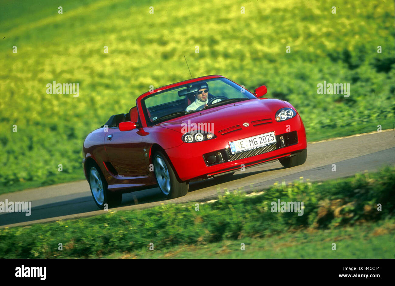 Mg rover car convertible -Fotos und -Bildmaterial in hoher Auflösung ...