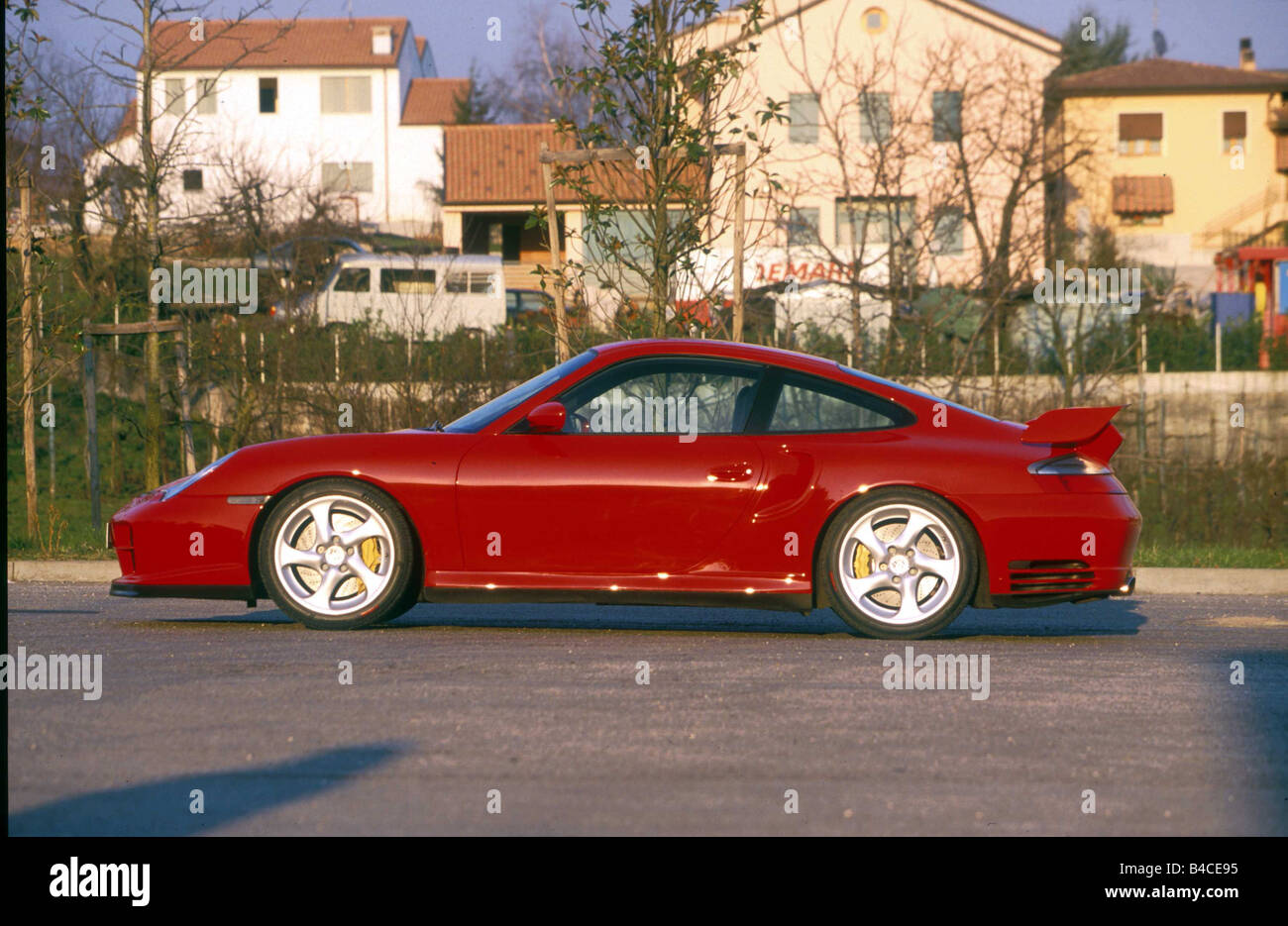 Roter porsche 911 -Fotos und -Bildmaterial in hoher Auflösung – Alamy