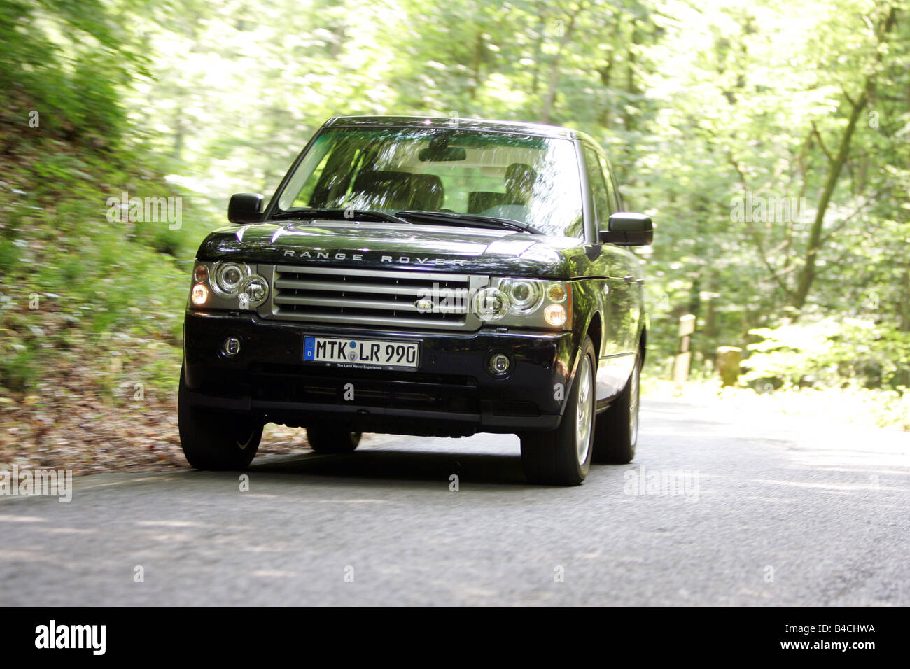 Land Rover Range Rover Sport, schwarz, Modelljahr 2002-fahren, schräg ...