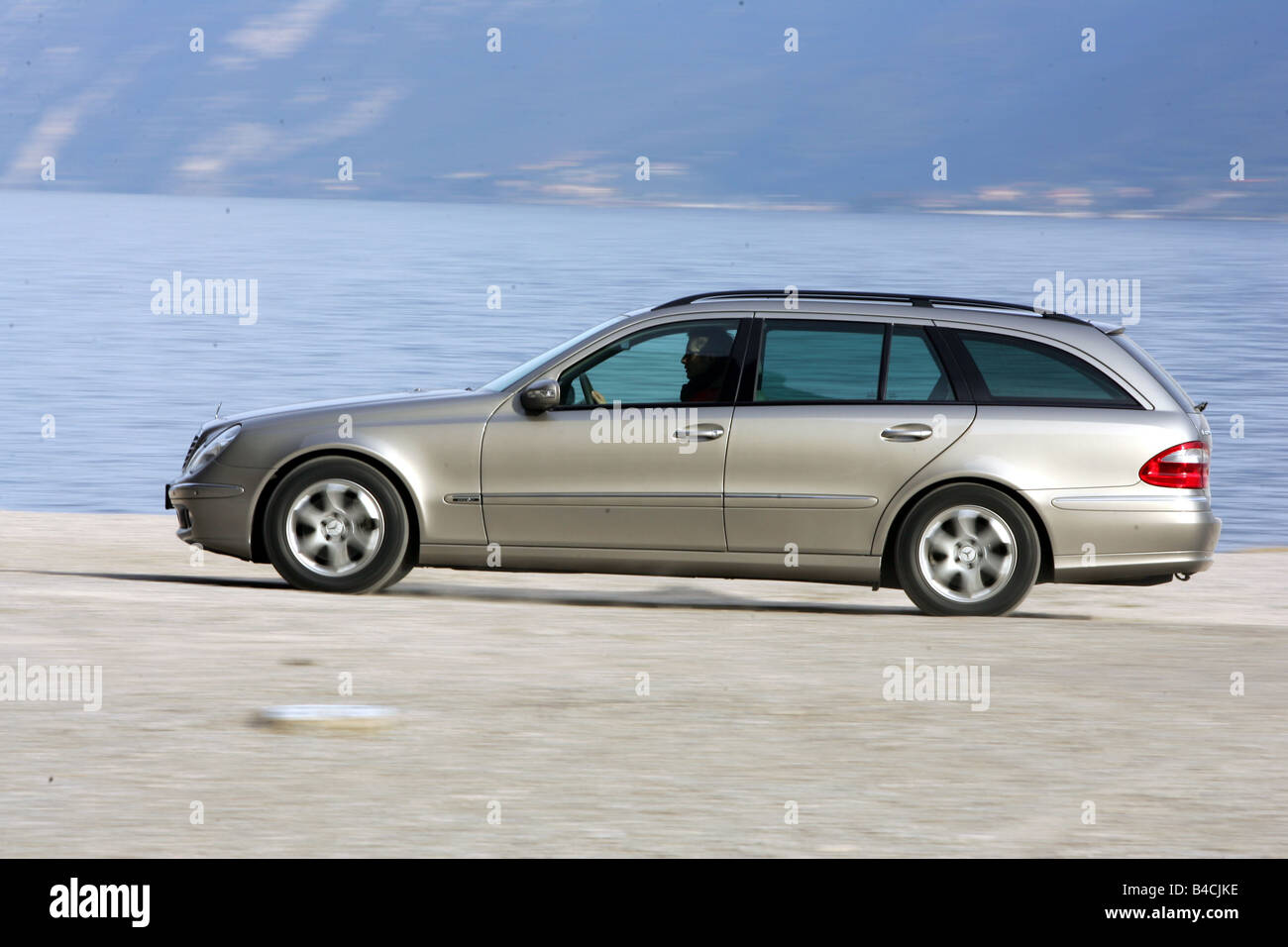 Mercedes e 320 cdi t 4matic -Fotos und -Bildmaterial in hoher Auflösung ...