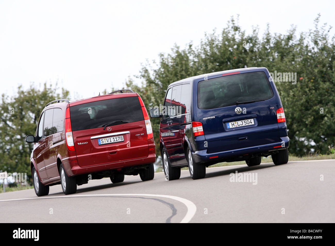 Vw volkswagen multivan 2 5 tdi -Fotos und -Bildmaterial in hoher ...
