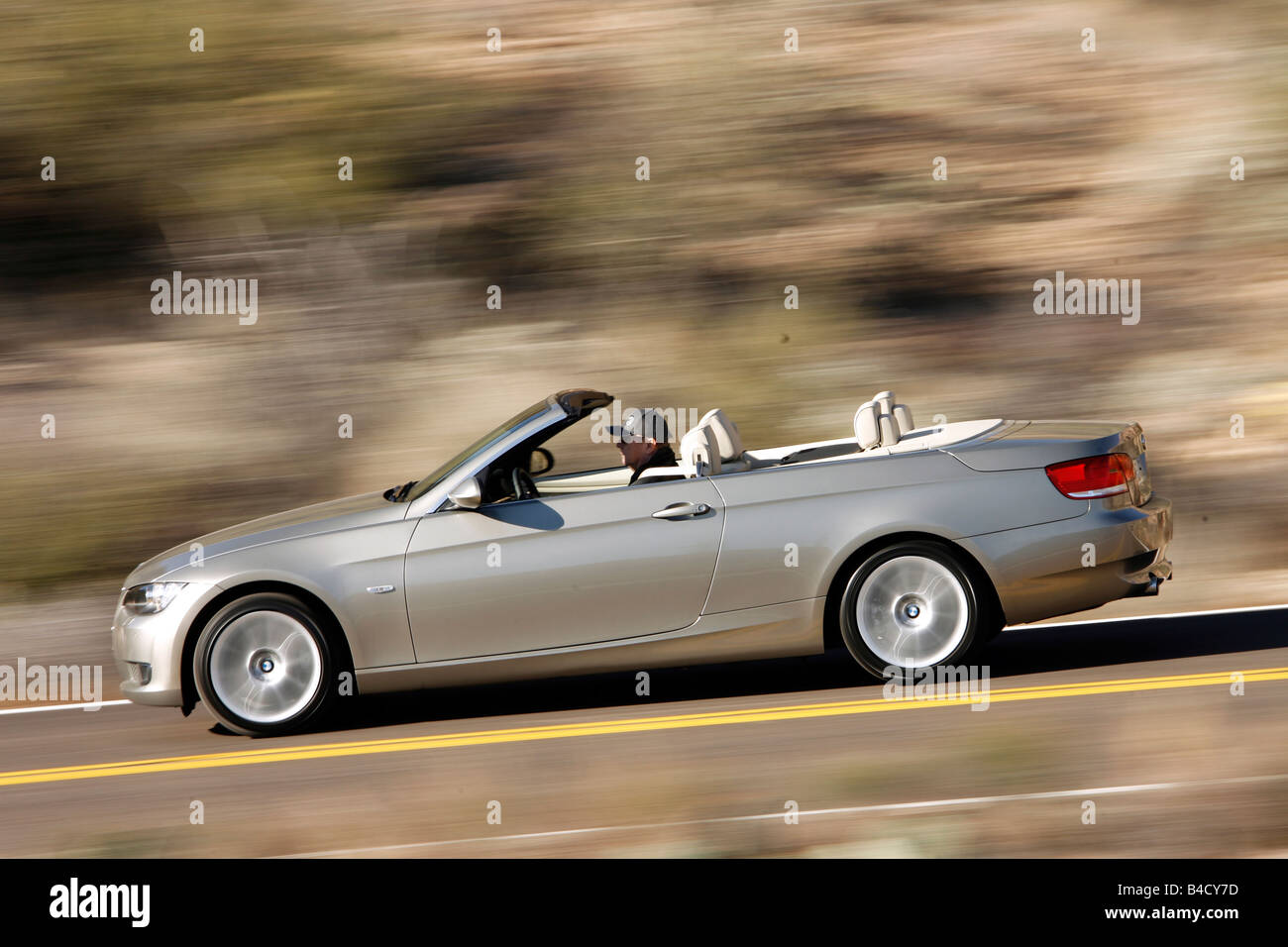 BMW 335i Cabrio, Baujahr 2007-treibende, Side View, Landstraße, oben ...
