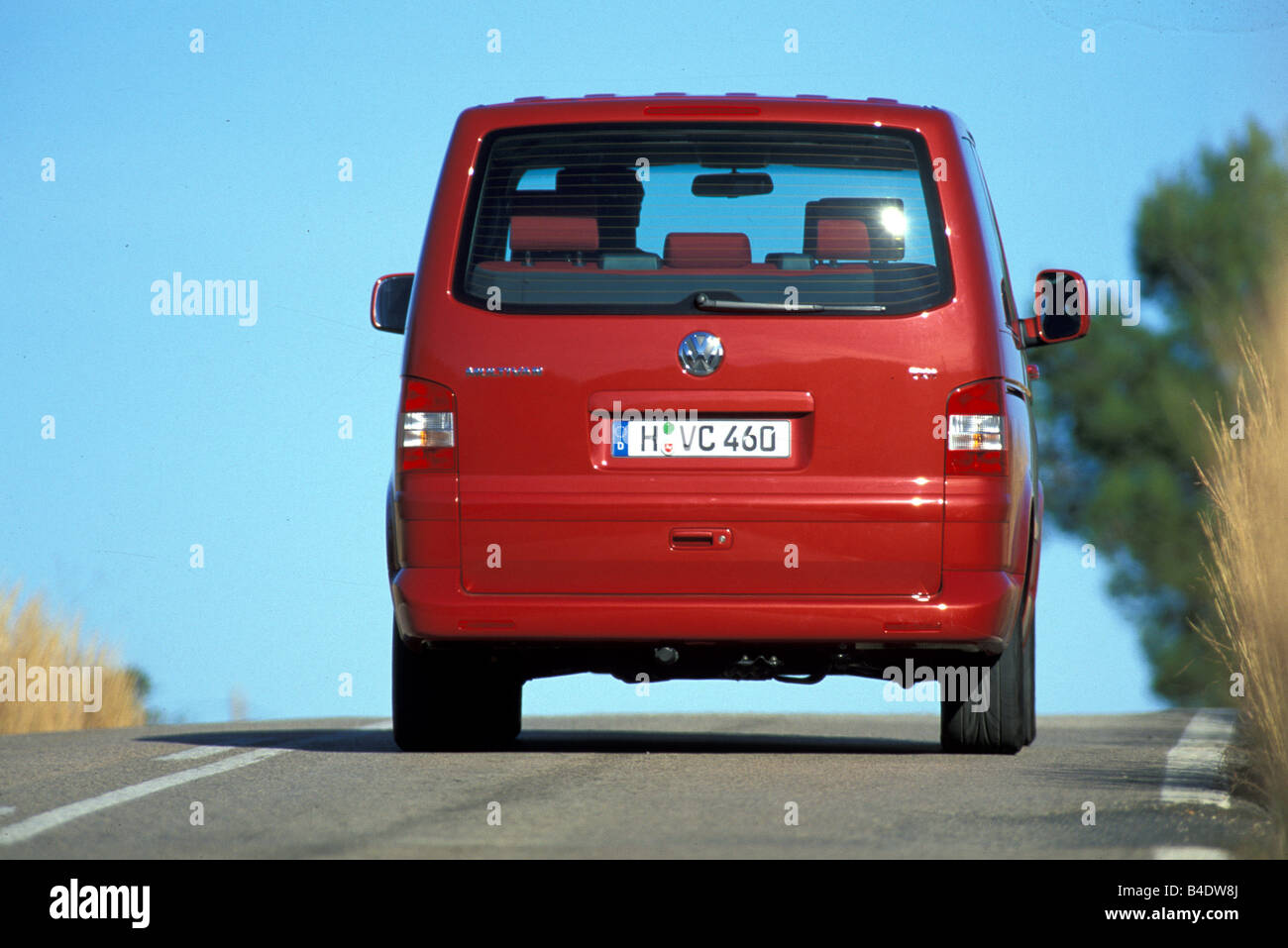 Vw multivan 2 5 tdi -Fotos und -Bildmaterial in hoher Auflösung – Alamy