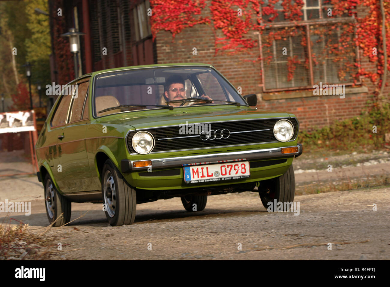 Auto, Audi 50 LS Modell Jahr 1974-1978, grün, altes Auto, 1970er Jahre ...