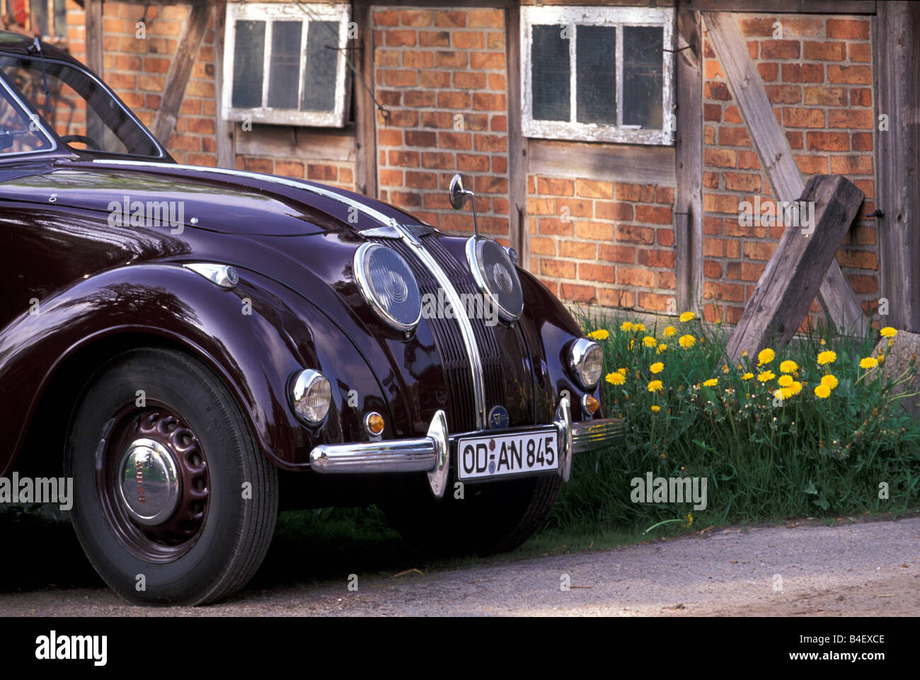 Auto, Adler Autobahn, Oldtimer, Baujahr 1937-1940, Rubinrot gefärbt ...
