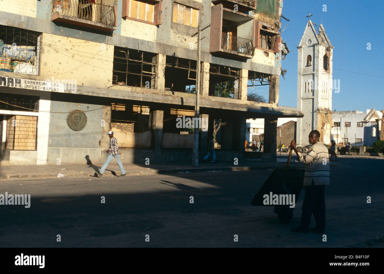 War aftermath angola -Fotos und -Bildmaterial in hoher Auflösung – Alamy