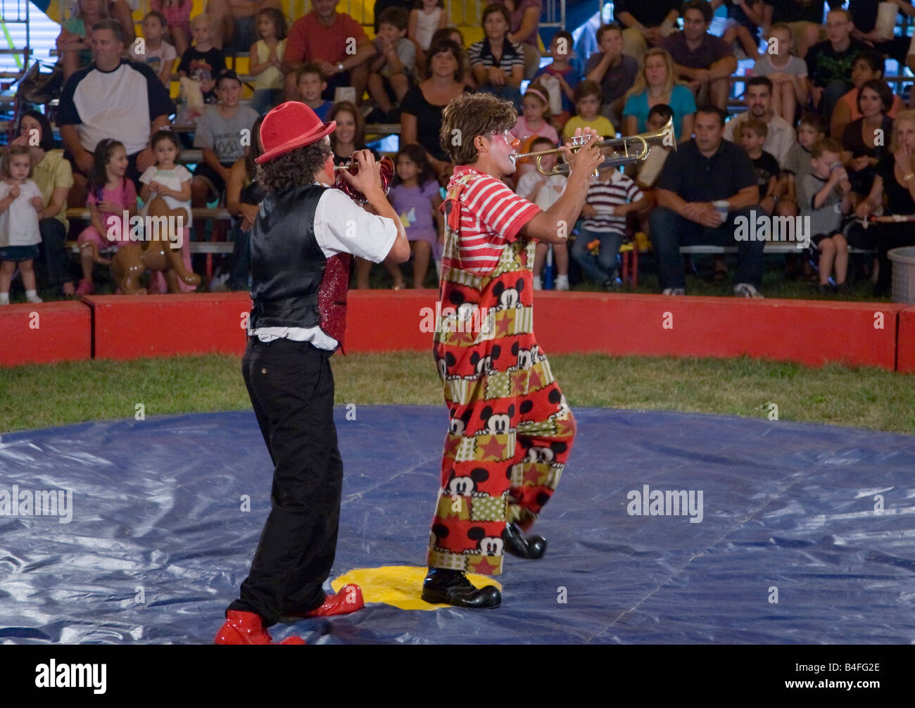 Clowns im Zirkus Stockfotografie - Alamy Clowns im Zirkus Stockfotografie - Alamy