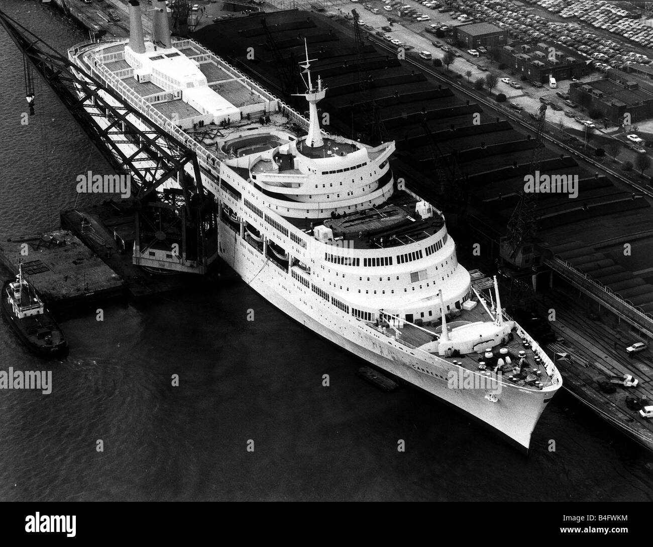 Schiffe von Canberra April 1982 der Luxus-Liner Canberra ist Berted am ...