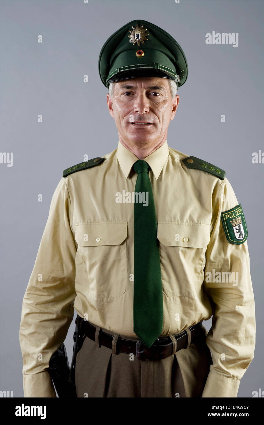 Deutsche polizei uniform portrait -Fotos und -Bildmaterial in hoher ...