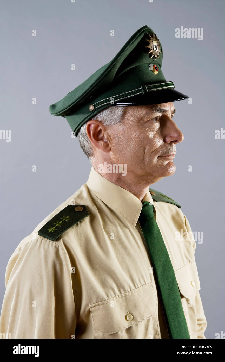 Deutsche polizei uniform grün -Fotos und -Bildmaterial in hoher ...