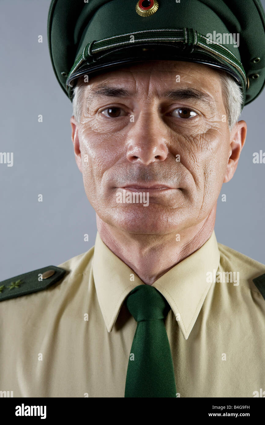 Deutsche polizei uniform grün -Fotos und -Bildmaterial in hoher ...