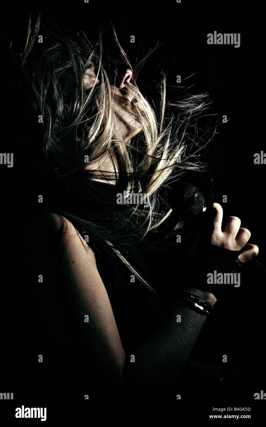 Metal sänger mit roten haaren -Fotos und -Bildmaterial in hoher ...