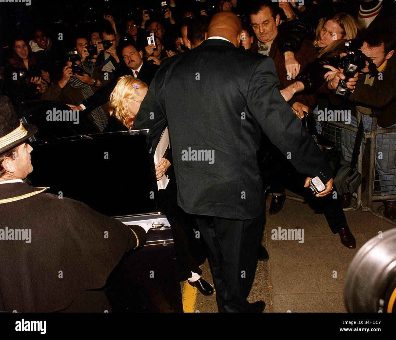 Madonna-Schauspielerin-Sängerin aus einem Auto mit ihren Bodyguard The ...