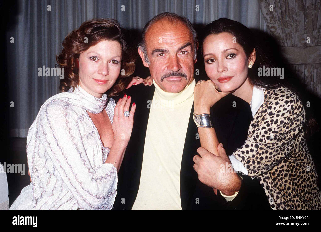 Sean Connery mit Pamela Salem und Barbara Carrera Dezember 1983 Dbase ...