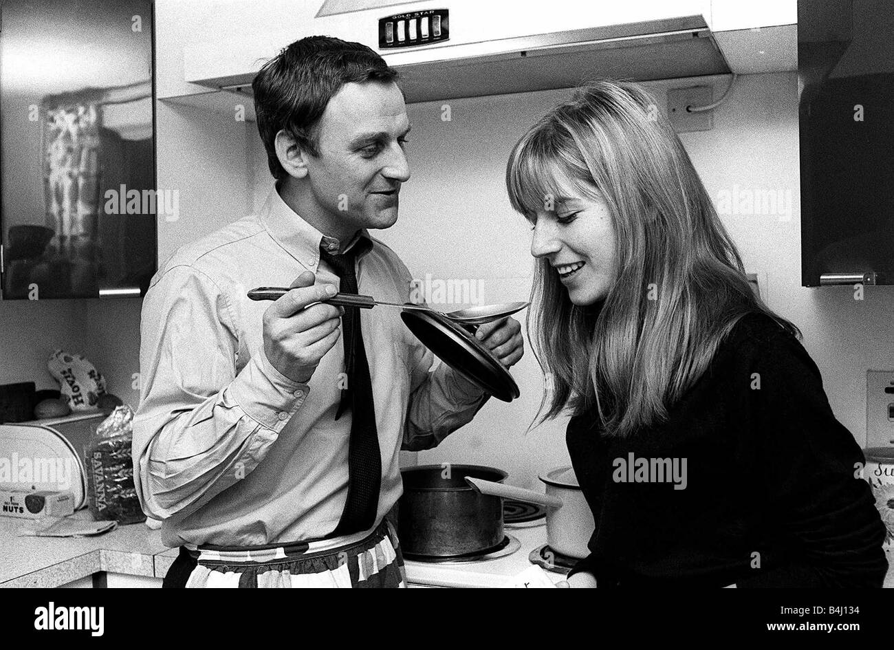 Actor john thaw wife -Fotos und -Bildmaterial in hoher Auflösung – Alamy