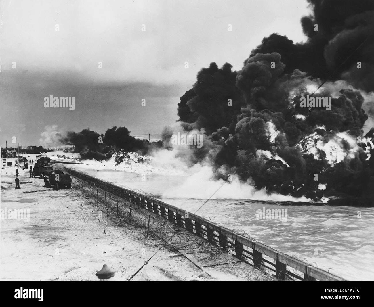 WW2 Petroleum Waffen Juni 1945 schwere Flammenwerfer installiert für ...
