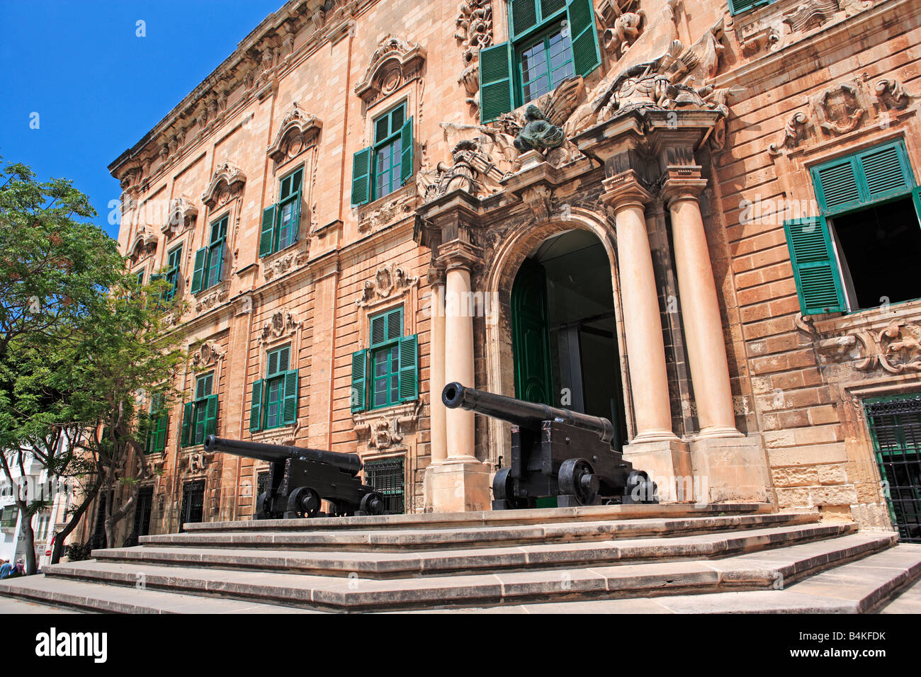 Auberge de castille valletta -Fotos und -Bildmaterial in hoher ...