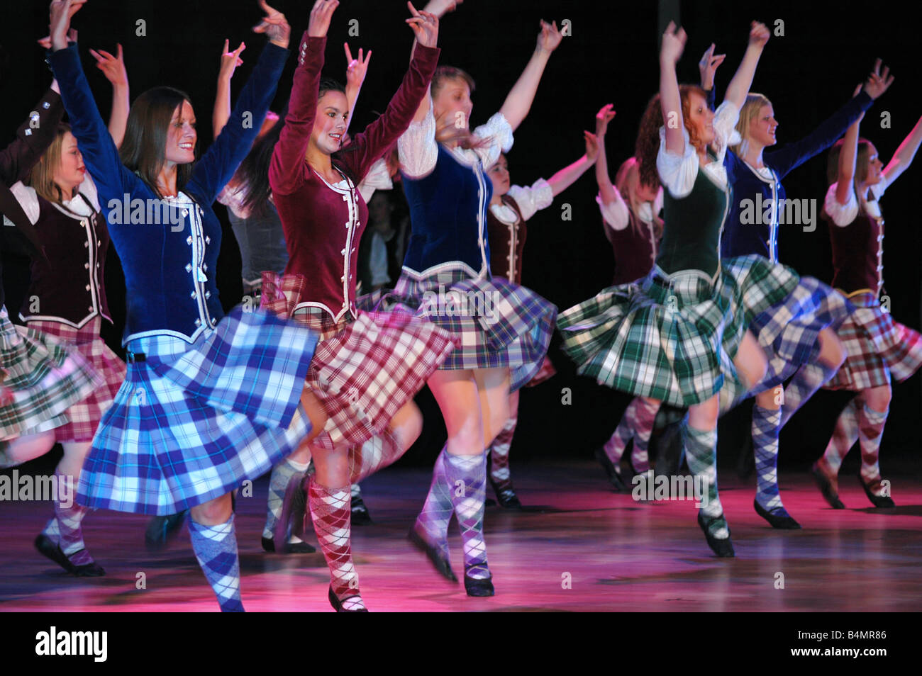 Scottish highland dance -Fotos und -Bildmaterial in hoher Auflösung – Alamy