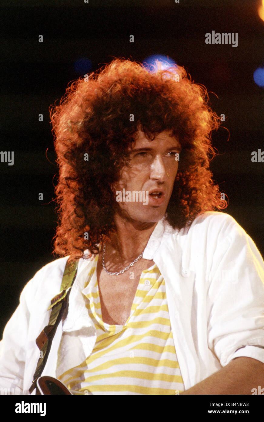 Queen Rock Group Brian May auf der Bühne Queen Konzert im Wembley ...
