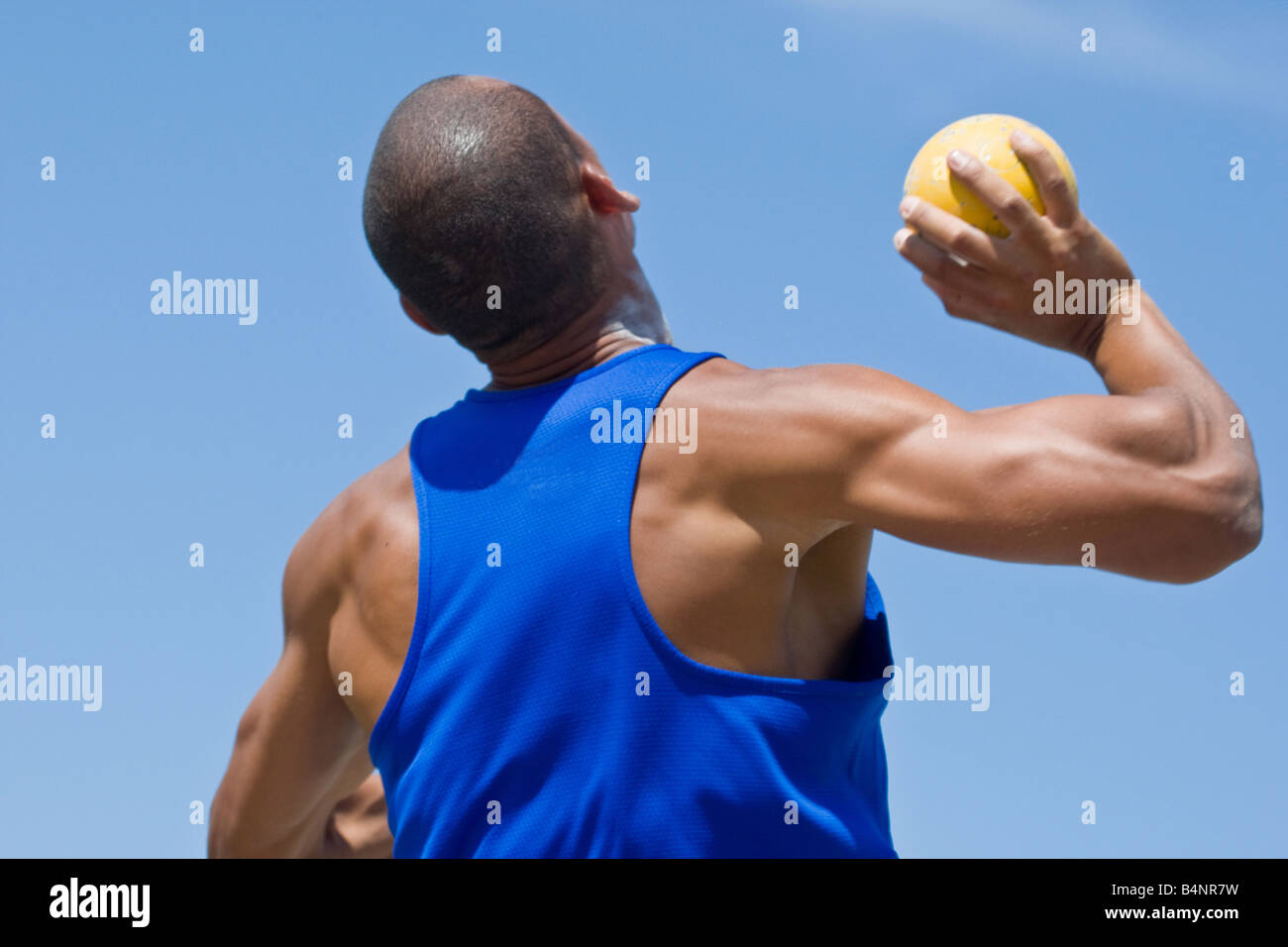 Kugelstoßen Männer typisch Stockfotografie - Alamy