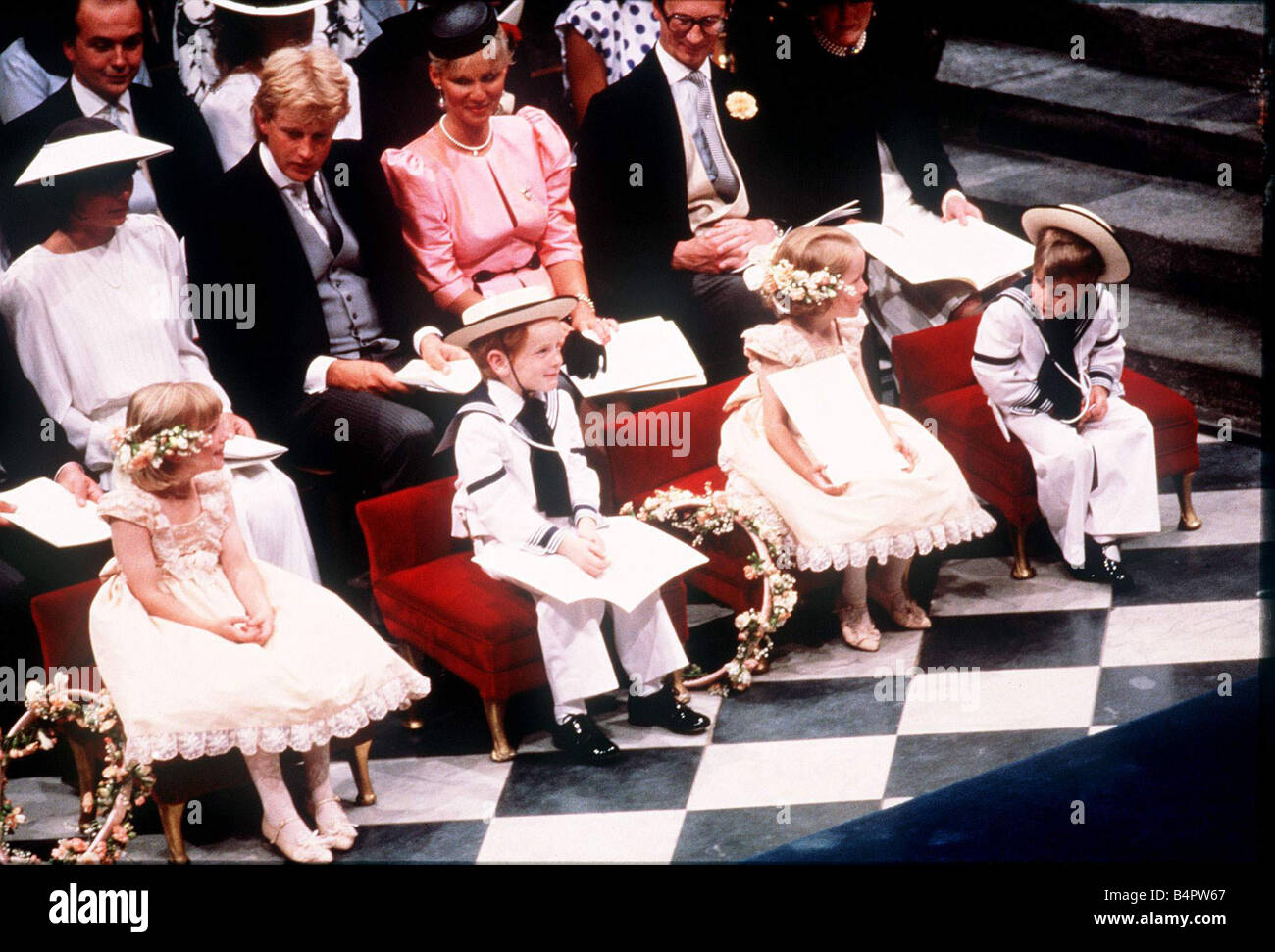 Zara Phillips Seamus Makim Laura Fellowes und Prinz William warten in ...
