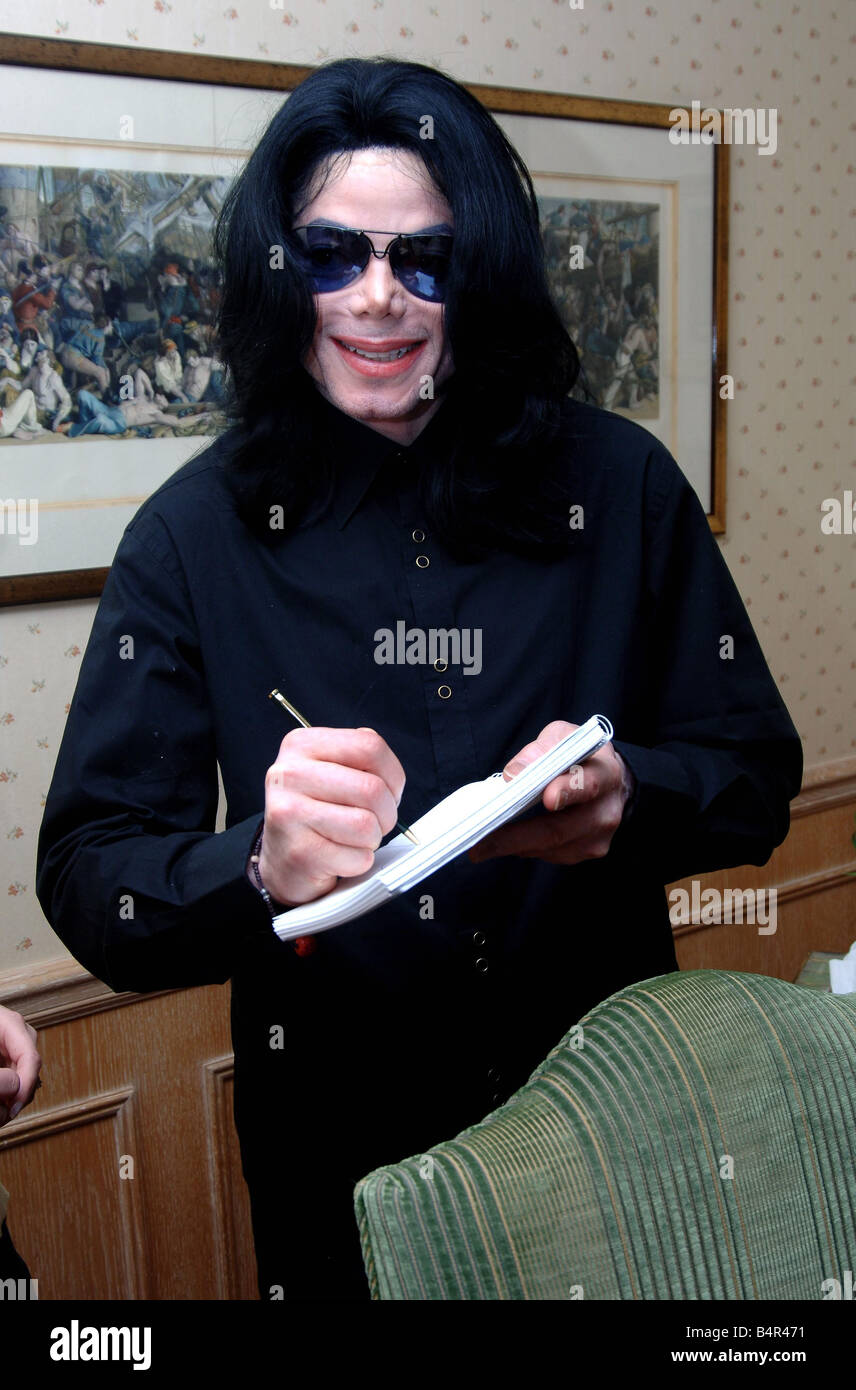 Amerikanischen Gesangsstar Michael Jackson bei Harrods Besucher sprach ...