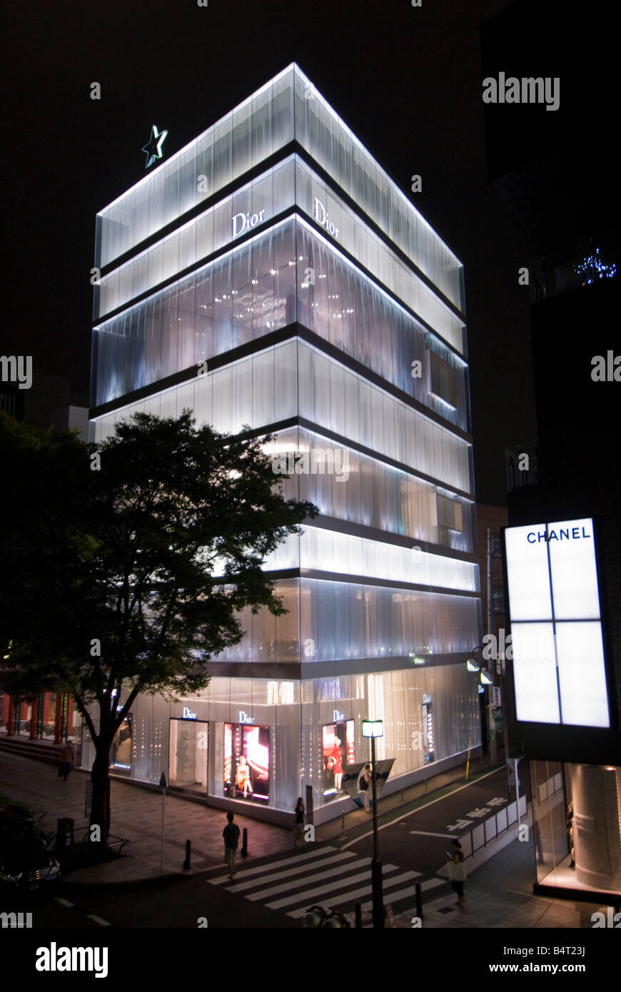 Dior-Flagship-Store in Omote-Sando, Tokio, Japan. Architekt: SANAA Tokio Stockfotografie - Alamy