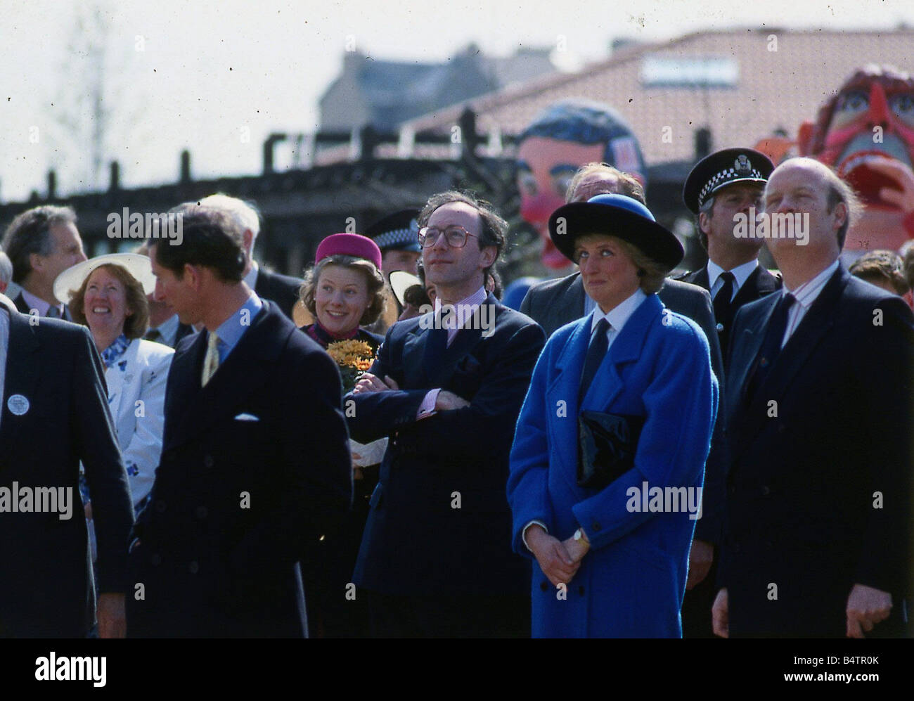 Prinzessin Diana Princess of Wales April 1988 beobachten die Coca Cola ...