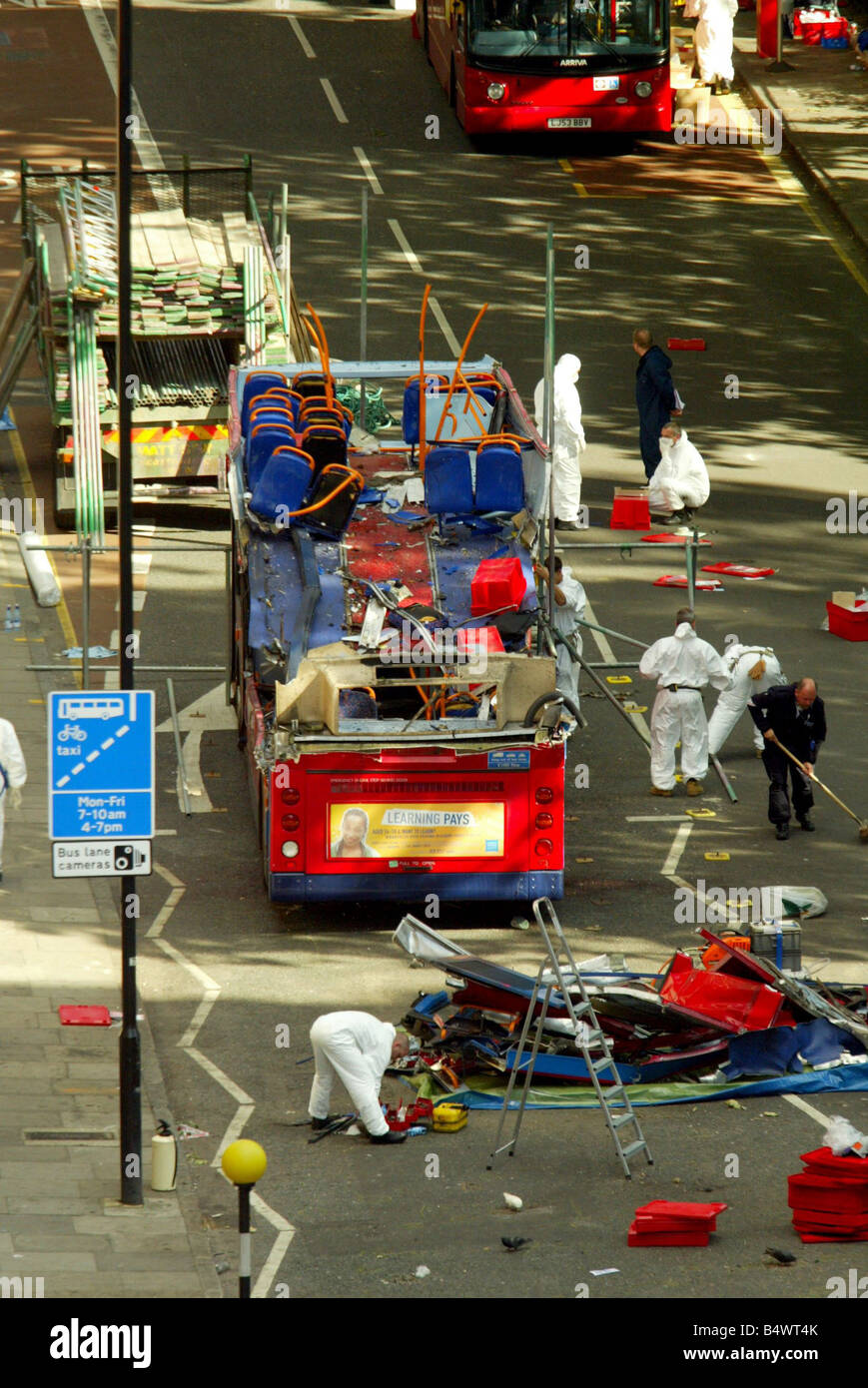 Die Szene der Buslinie 30 Bombe am Tavistock Square ist gekämmt durch ...