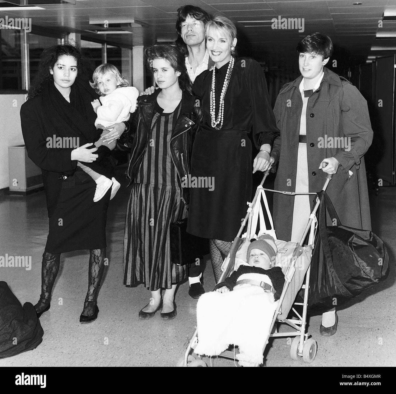 Elizabeth jagger and mick Schwarzweiß-Stockfotos und -bilder - Alamy