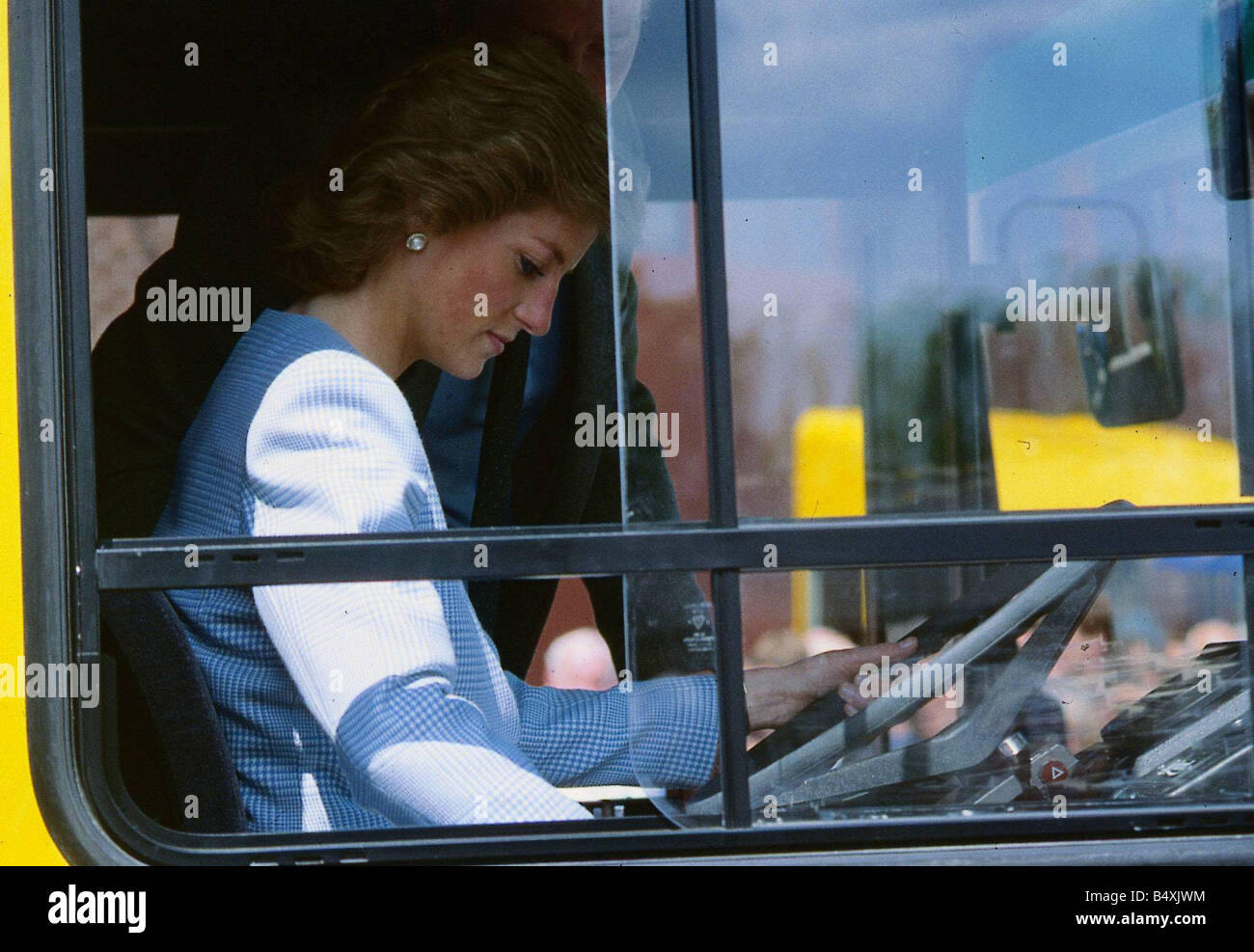 Prinzessin Diana Princess of Wales passen Mai 1989 am Steuer eines ...