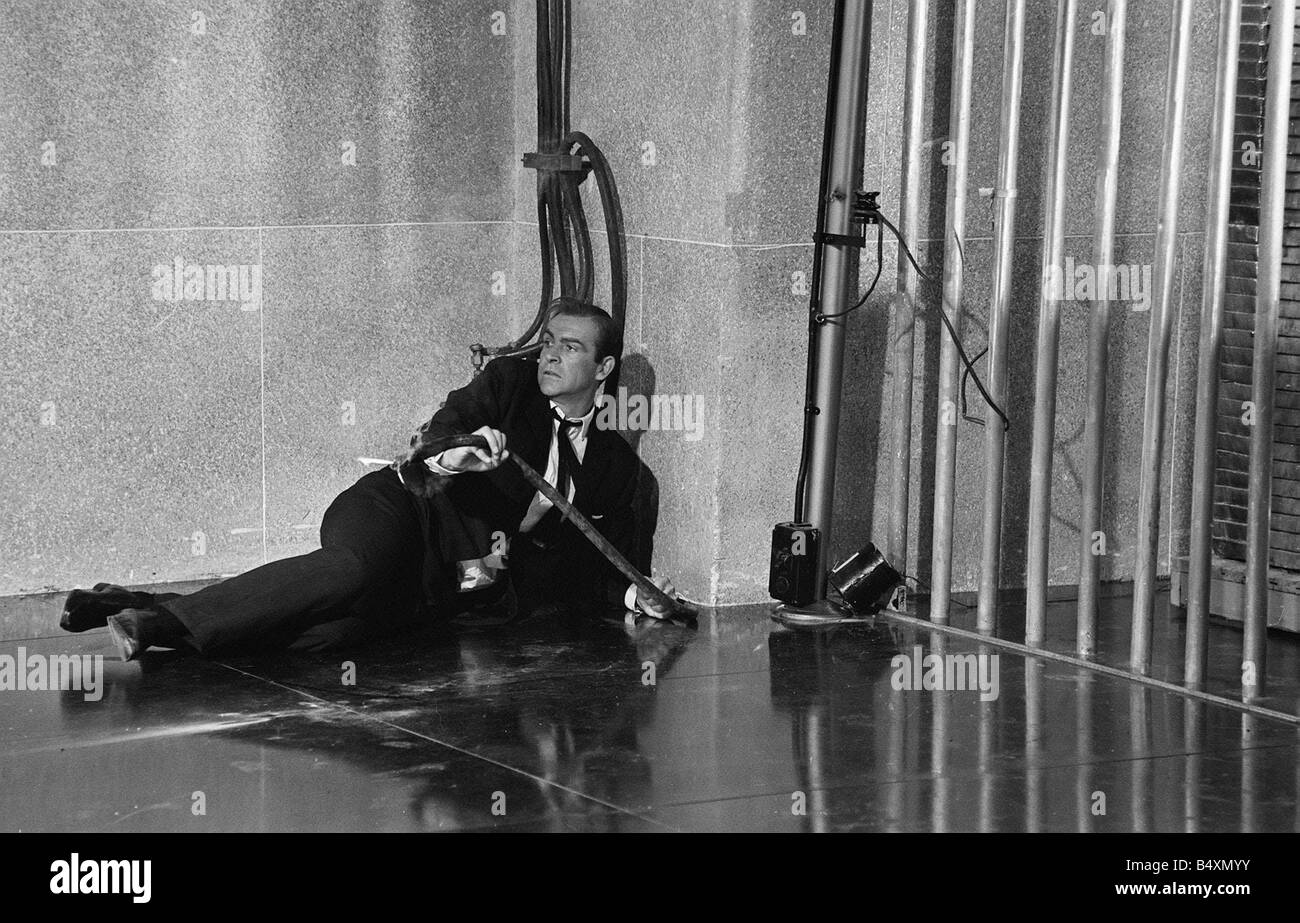 Sean connery as james bond in goldfinger 1964 -Fotos und -Bildmaterial ...