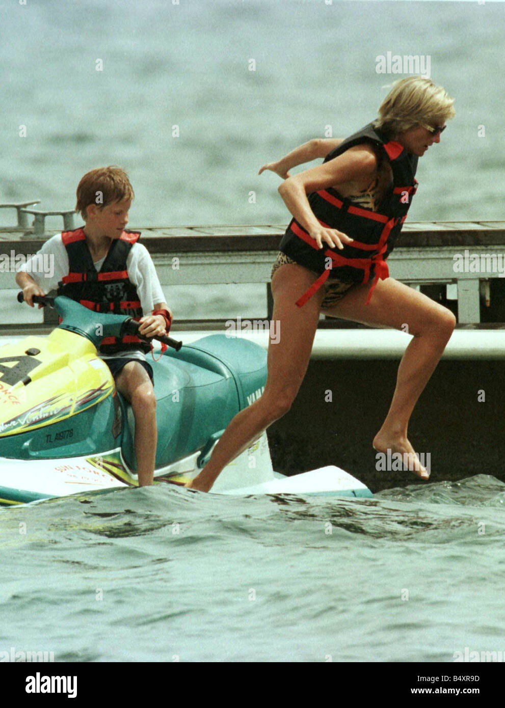 Prinzessin Diana und Prinz Harry im Urlaub in St. Tropez 1997 The Princess ist ein Gast von ...