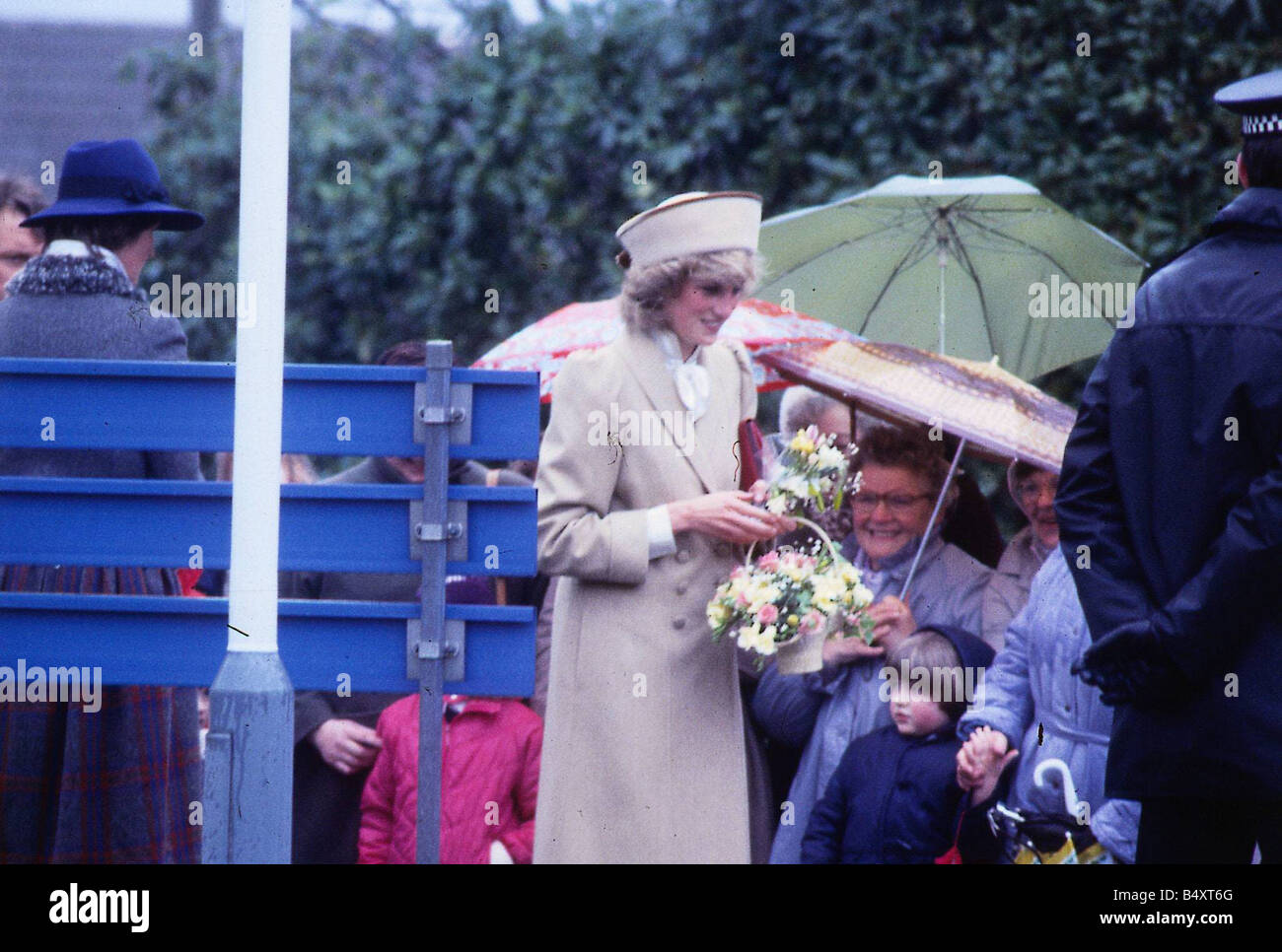 Princesss Diana Princess of Wales Juli 1985 mit einem cremefarbenen Hut ...